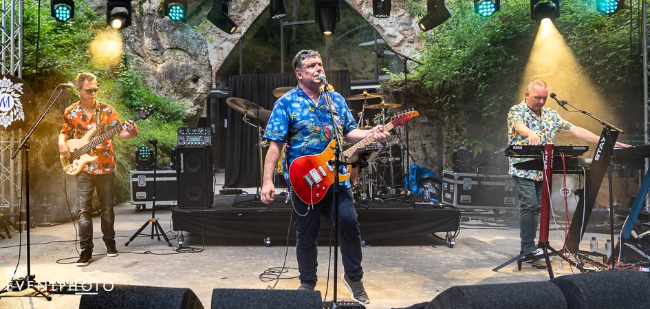 John Mitchell als neuer Gitarrist der David Cross Band angekündigt ...