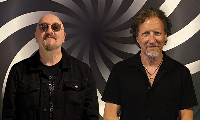 Colin Edwin und John Wesley geben die Gründung der neuen Band Voyage 35 ...
